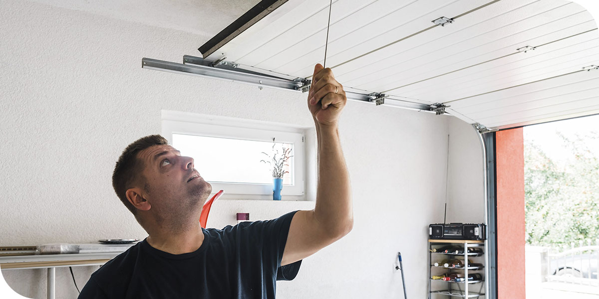 How to Manually Open and Close a Garage Door | Viking